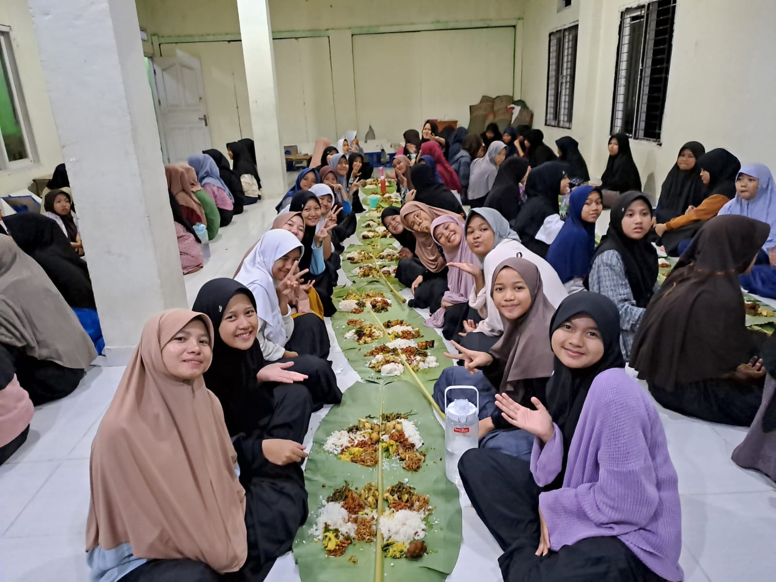 “Ngeliwet Santriwati RMPT Insan Madani Jambi, Silaturrahmi Erat, Ibadah Meningkat - LAZ Insan ...